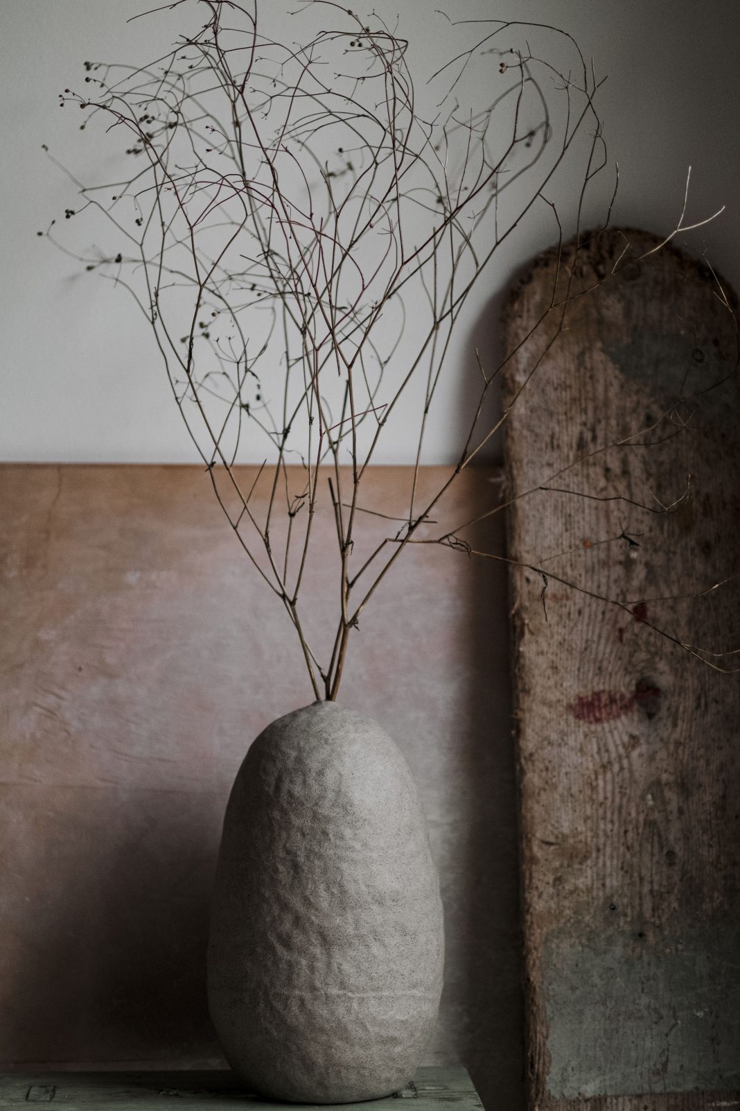 Tri lukne: duh narave v sanjavih kosih keramike - Ambienti