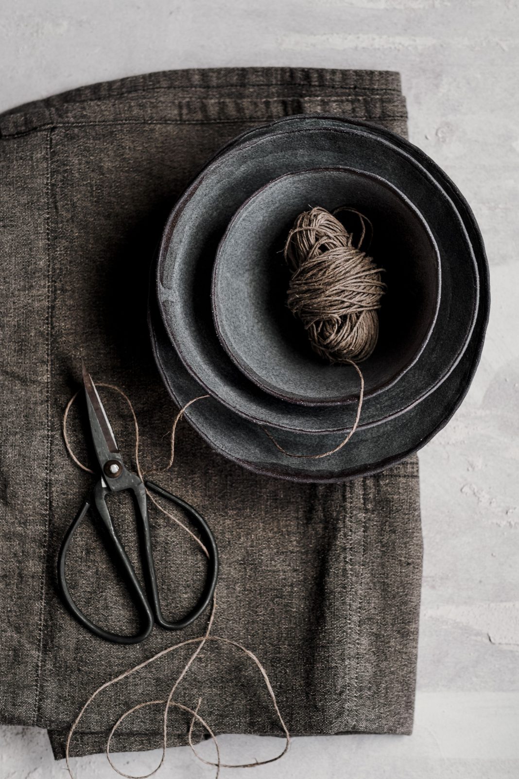 Tri lukne: duh narave v sanjavih kosih keramike - Ambienti