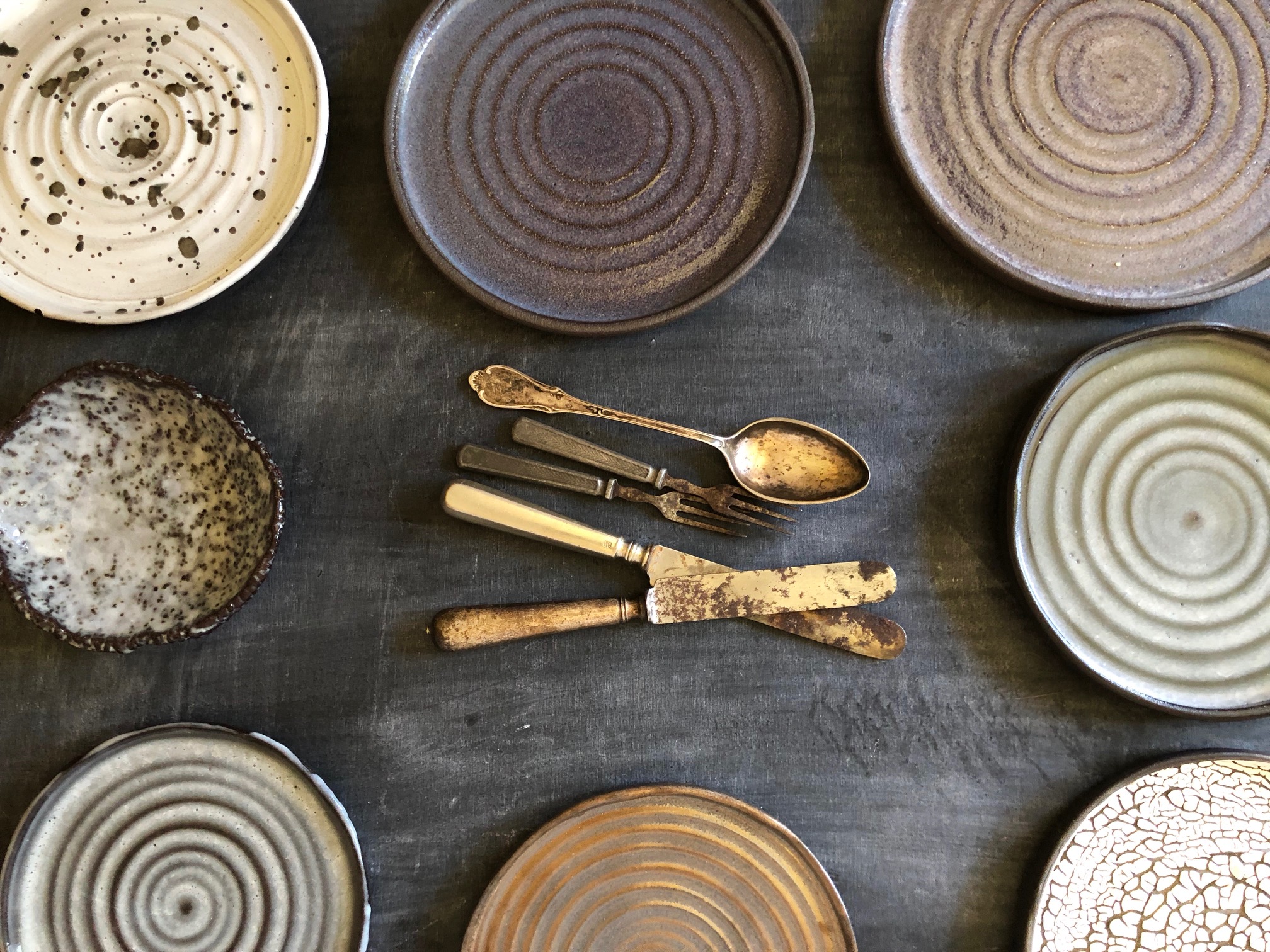 Ursula's Pottery: čiste linije in umirjeni barvni toni - Ambienti