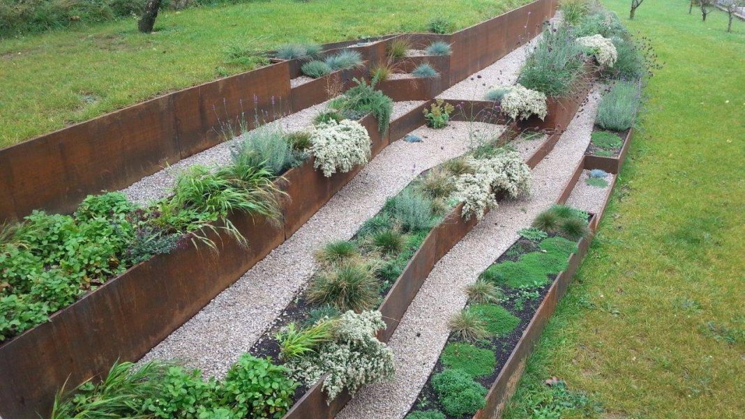 Terasast vrt na razgibanem terenu - Ambienti