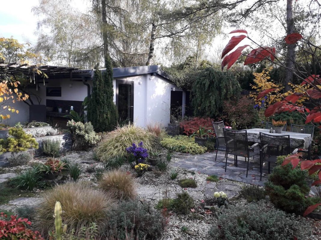 Barvit vrt, kamor lahko vstopijo le prijatelji - Ambienti