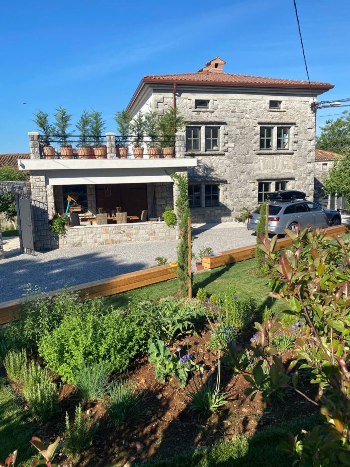 Sodoben kraški vrt za družinsko razvajanje - Ambienti