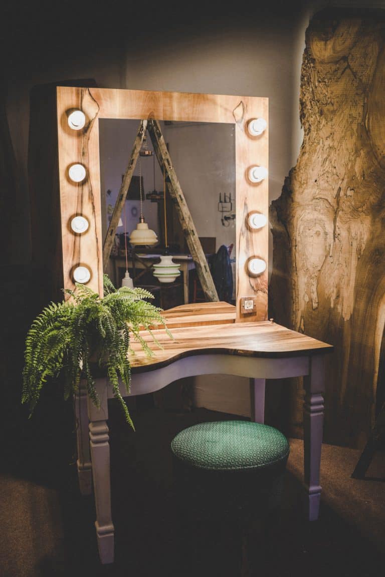 Unikatra: prefinjeni leseni izdelki in stara svetila v osveženi podobi ...